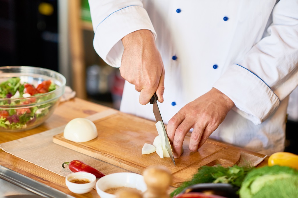 Universal or professional kitchen knives – which ones to choose?